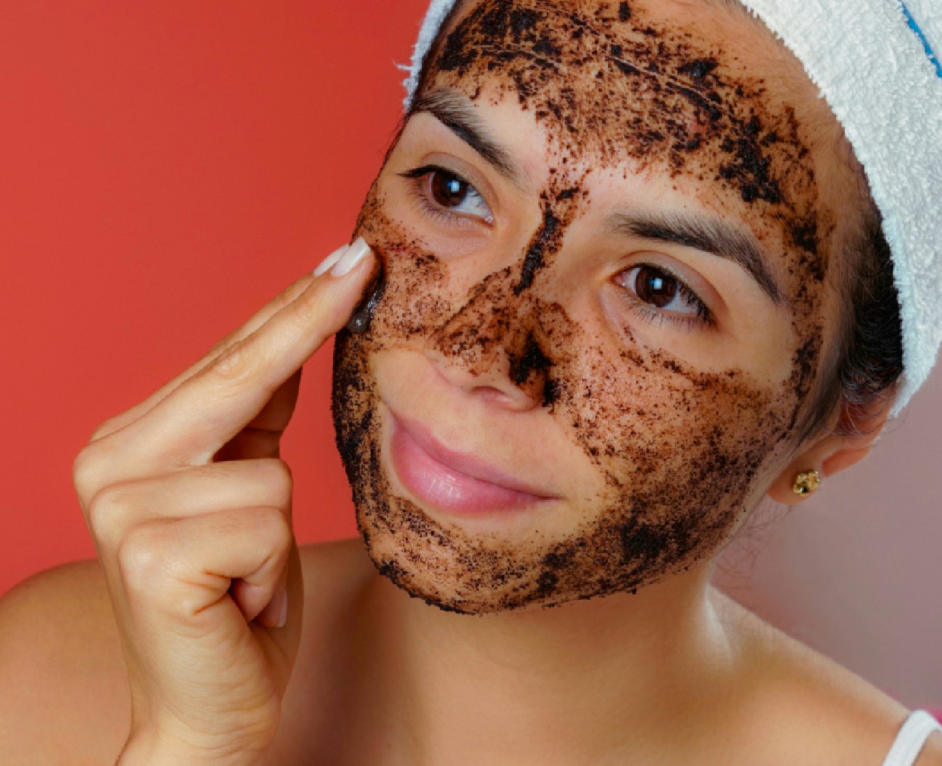 using coffee grounds on face